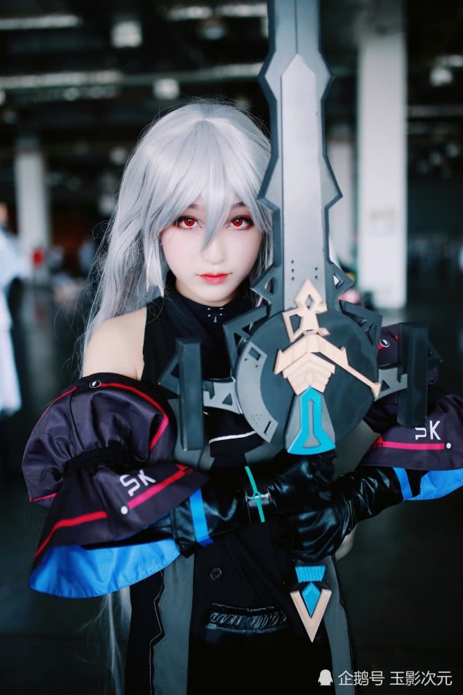 明日方舟Cosplay斯卡蒂御姐|斯卡蒂|正片|御姐_新浪新闻