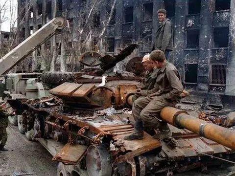 格罗兹尼巷战到底有多惨？说是真正的人间地狱也不为过|车臣|格罗兹尼|巷战_新浪新闻