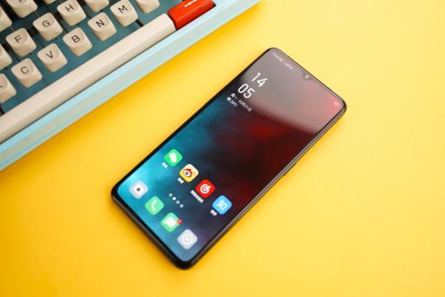 oppo良心了，骁龙855Plus+12G+65W闪充+4800万四摄，比vivo少__财经头条