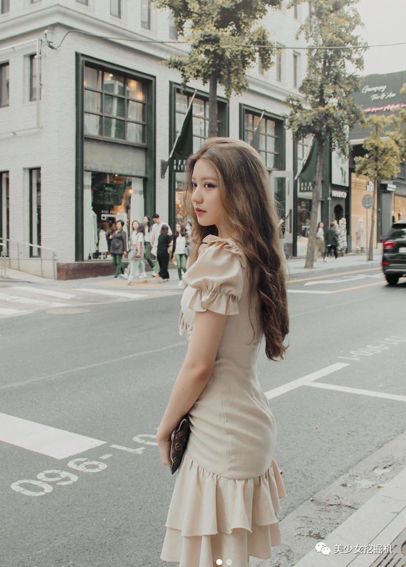 侧脸照吸粉无数的越南妹子为证明是纯天然晒童年照，然而暴露了！