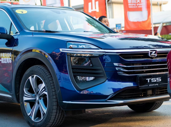 全新众泰TS5实车现身！车长4586mm 配L2级智能驾驶+无线充电！-新浪汽车