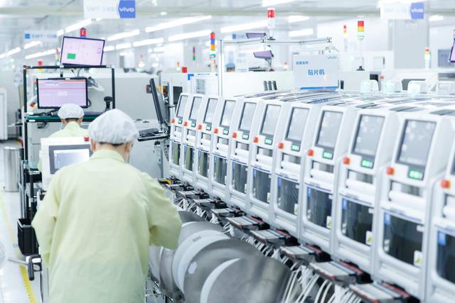 原来5G手机是这样诞生的！vivo工厂强大产能曝光__财经头条