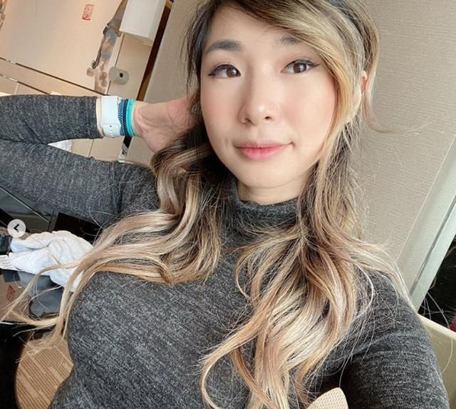 Doublelift与TSM老板前女友Leena同游上海，心疼大猩猩队长