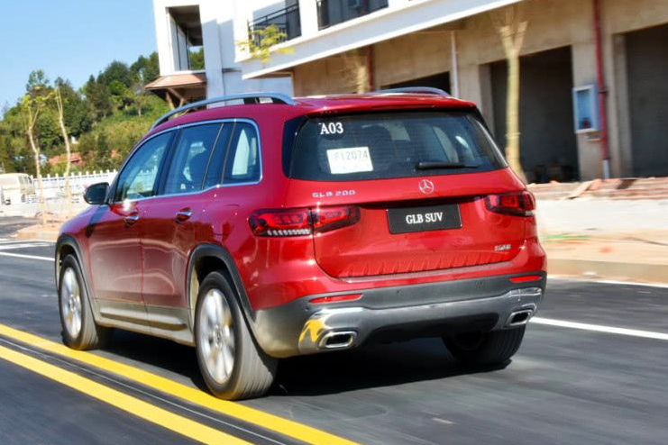 这很奔驰！把1.3T塞进紧凑级SUV里就算了，这玩意竟还七座！