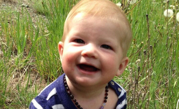 全球首例无性别的宝宝，父母是双性人士，对孩子性别不是很在乎！