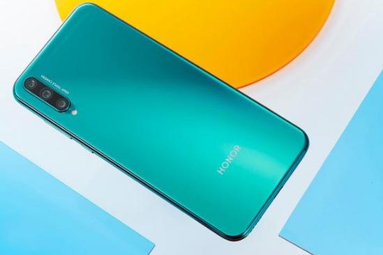 荣耀手机这么多，哪一款比较好用，盘点几款性能不错的荣耀机型__财经头条