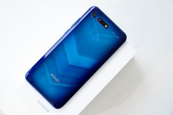 荣耀手机这么多，哪一款比较好用，盘点几款性能不错的荣耀机型__财经头条