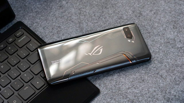 ROG游戏手机2图赏：首款骁龙855Plus旗舰，预约量曾破200万__财经头条