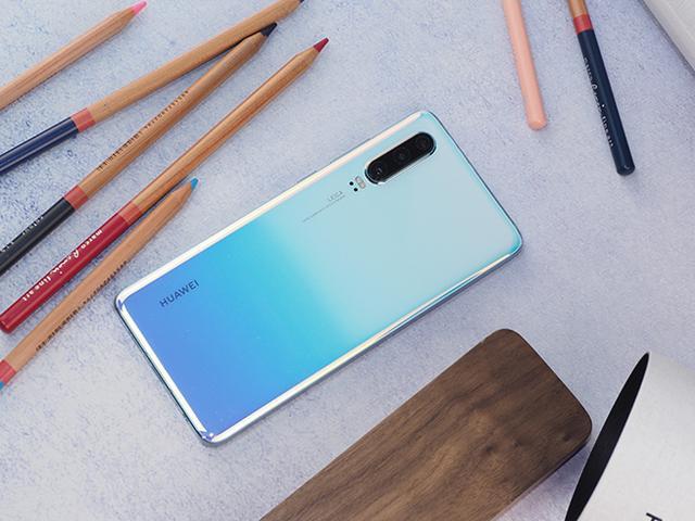 雷军大放价，1999起+骁龙855+4800万三摄+升降，华为P30压力来了__财经头条