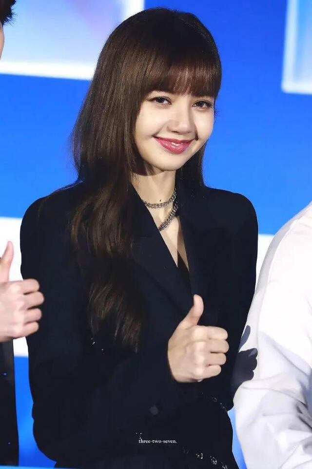 Lisa参加《青春有你2》发布会，现场与蔡徐坤跳捣蒜舞超接地气|青春有你2|蔡徐坤|接地气_新浪新闻