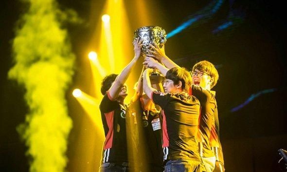 LOL：PYL宣布退役，这照片上的5人已经全部不再是LOL职业选手