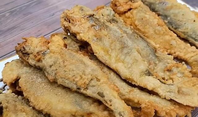 炸鱼好吃有技巧，不用淀粉，不用面粉，用它炸鲜香酥脆
