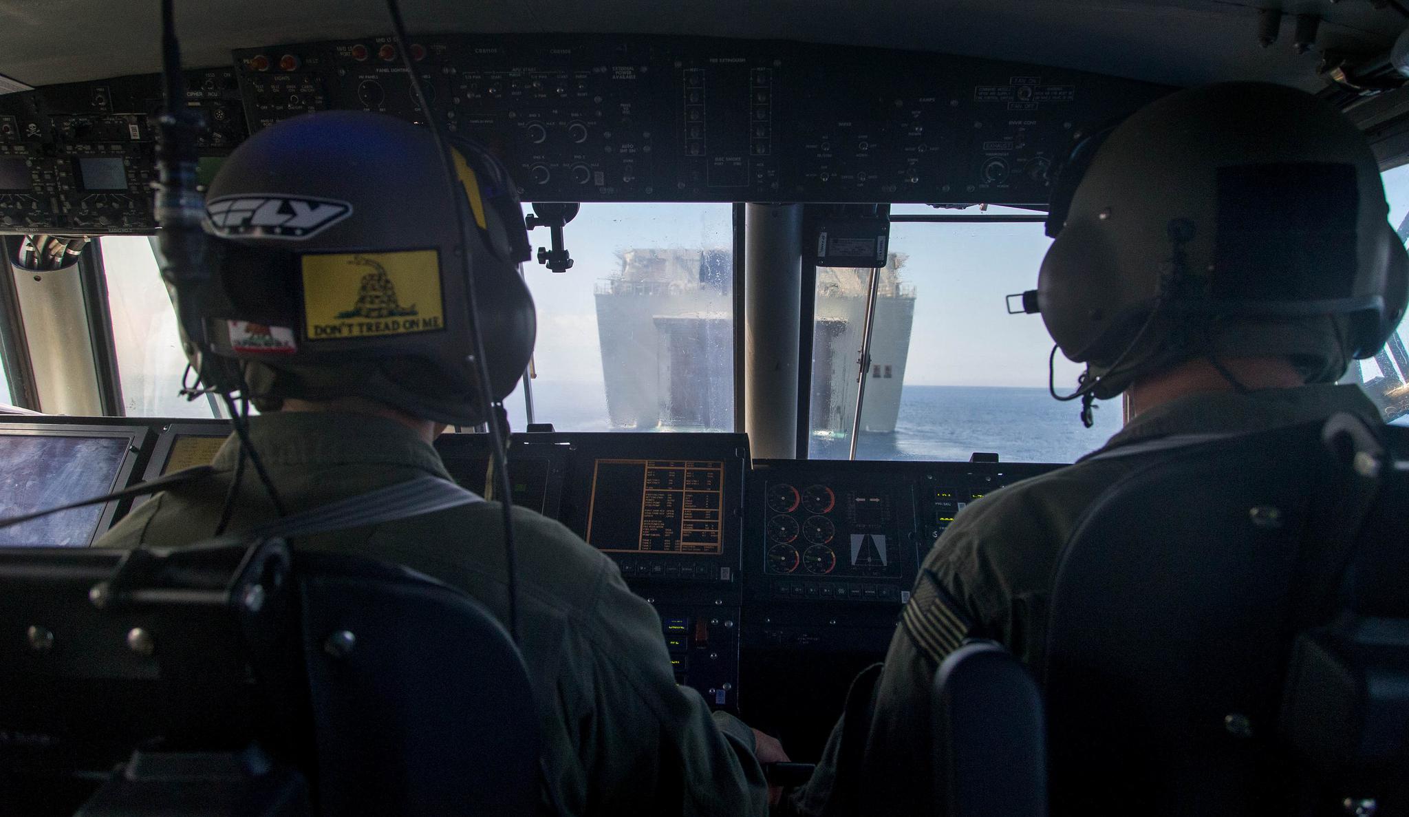 中美气垫船是双胞胎？726A驾驶舱布置大不同，关键之处不一样|气垫船|登陆作战_新浪新闻