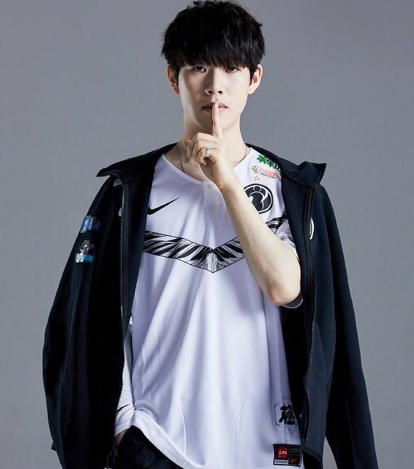 DWG上单Nuguri：要和Kiin学习，成为世界第一上单|符文|选手|定妆_新浪新闻