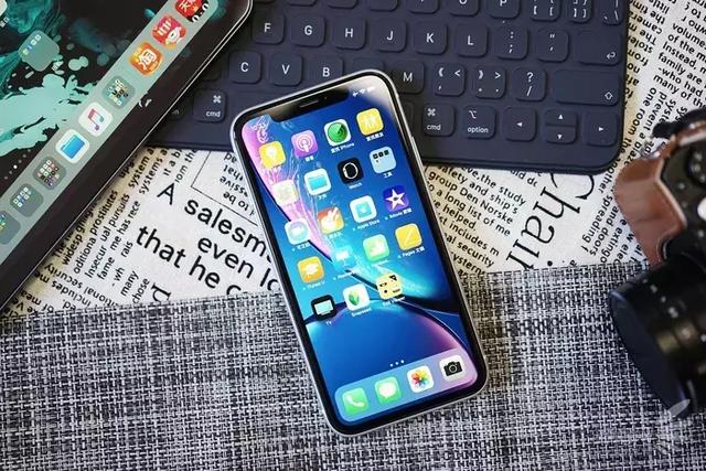 苹果发飙，iphoneXR一夜沦为“新低价”，网友：买早了__财经头条
