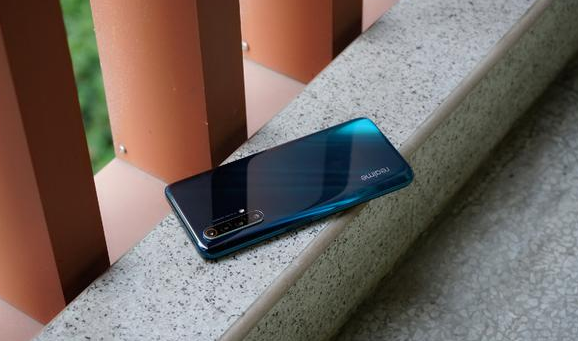 Realme X50问世一个月！首批用户评价出炉，优点缺点都很明显！__财经头条