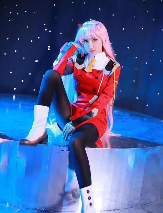 来自国内的四位漂亮妹子COS日本动漫角色“02”！造型相当帅气哦