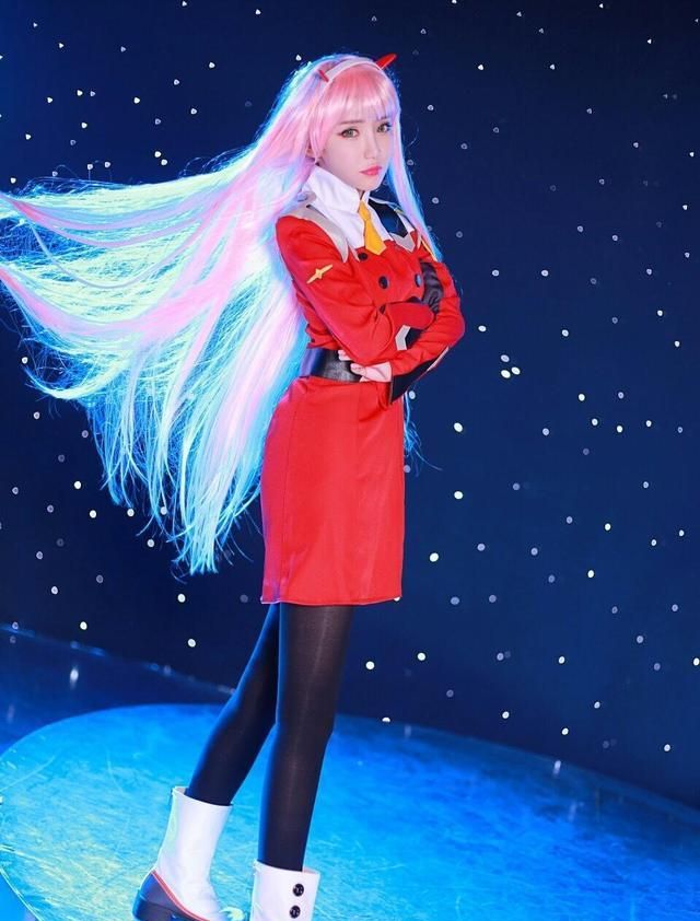 来自国内的四位漂亮妹子COS日本动漫角色“02”！造型相当帅气哦