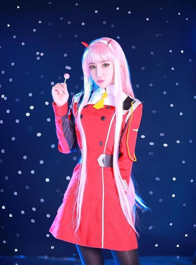 来自国内的四位漂亮妹子COS日本动漫角色“02”！造型相当帅气哦