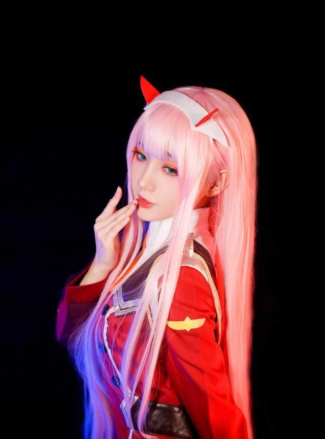 来自国内的四位漂亮妹子COS日本动漫角色“02”！造型相当帅气哦