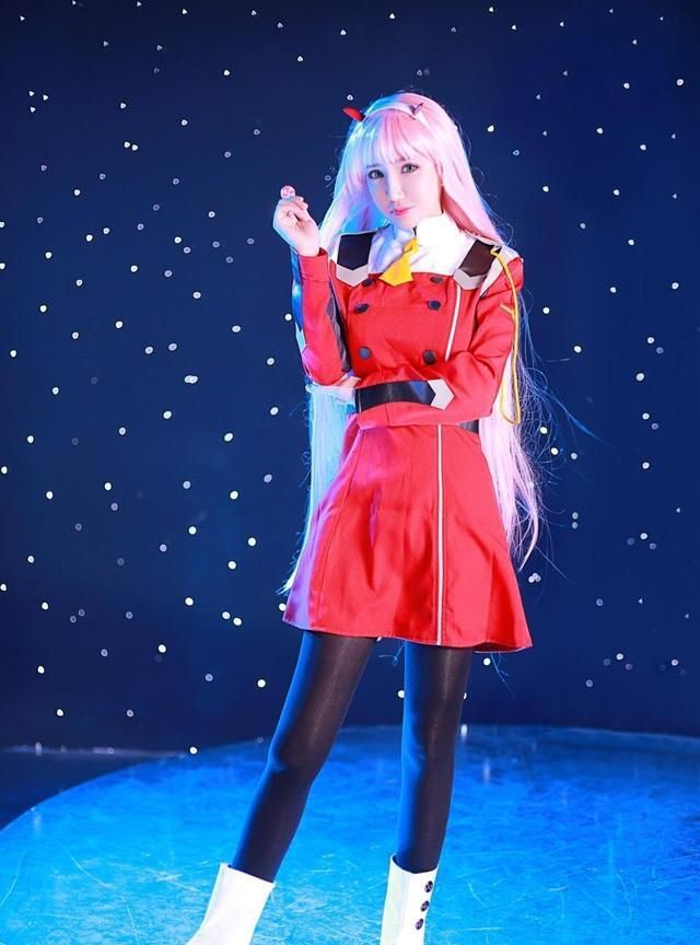 来自国内的四位漂亮妹子COS日本动漫角色“02”！造型相当帅气哦