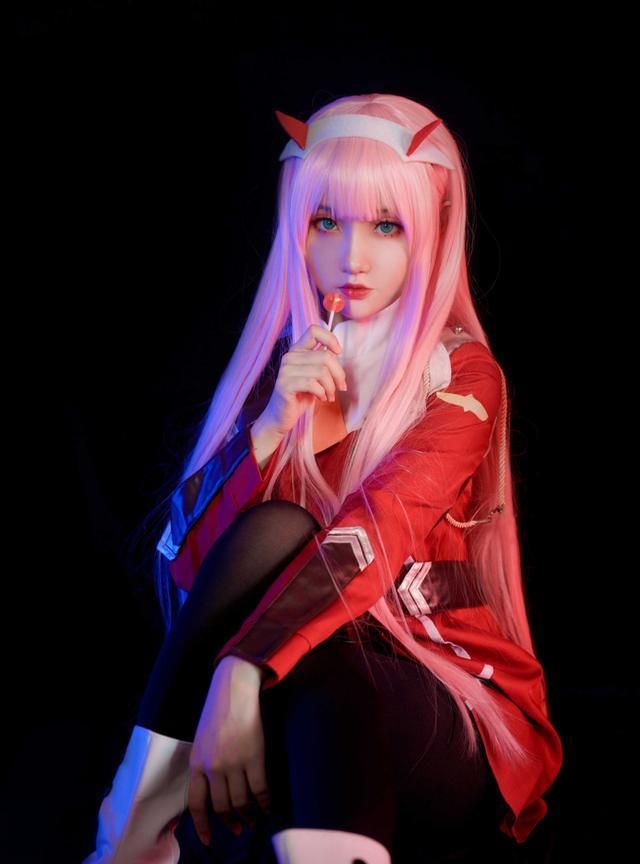 来自国内的四位漂亮妹子COS日本动漫角色“02”！造型相当帅气哦