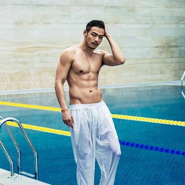 身材最好的男明星！他被称为行走的荷尔蒙，自律的他身材堪称完美|腹肌|身材|男明星_新浪新闻