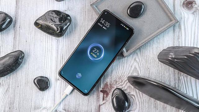 55W超快闪充不到55分钟充满电？iQOO 3充电快，续航也不差__财经头条