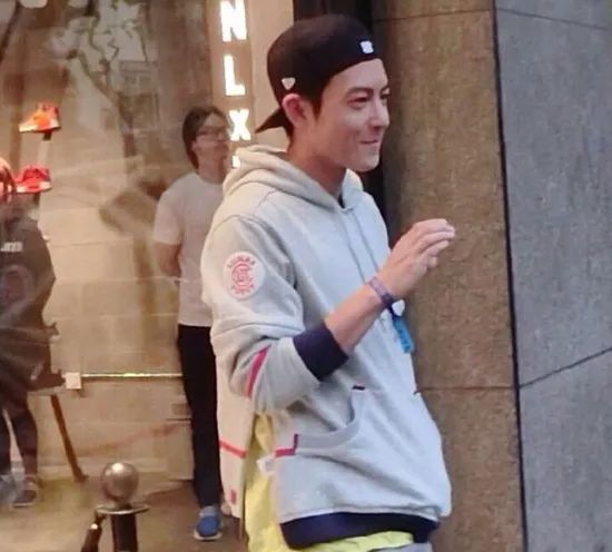 30张让人惊艳的明星脸？第1张就被吓到了...