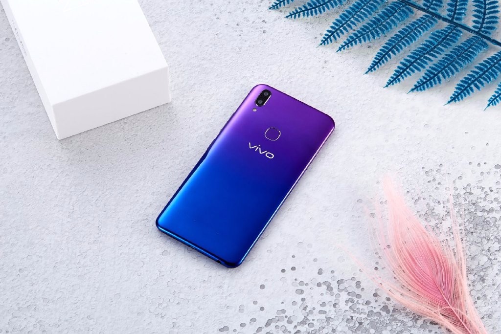 vivo Z1青春版图赏：高颜值的潮流旗舰，难以抗拒的渐变机身__财经头条