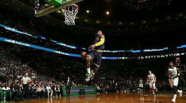 油管大神MaxaMillion711出品，詹姆斯生涯百大扣篮。各种滑翔|百大|油管|滑翔_新浪新闻