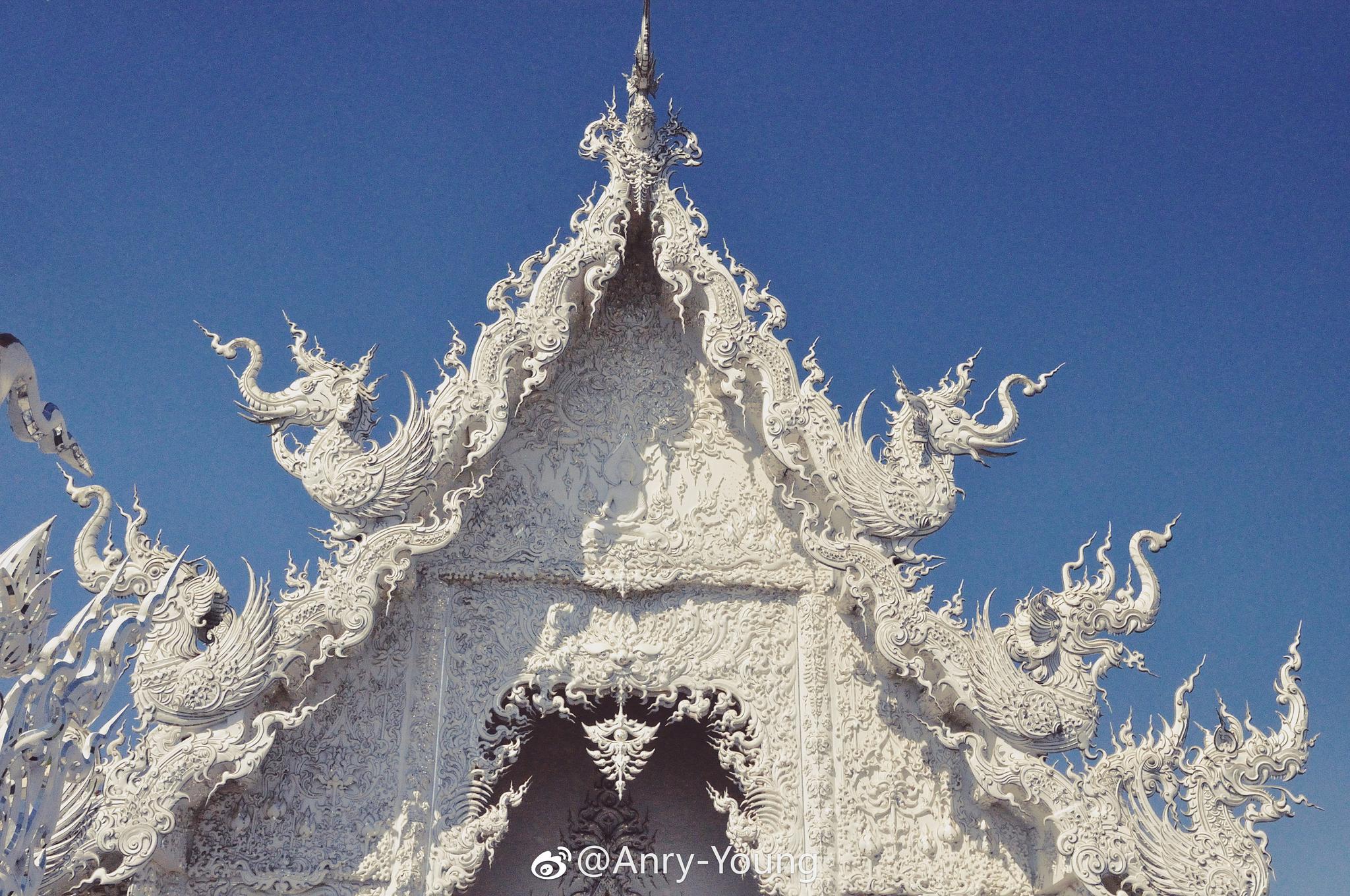 白庙（WHITE TEMPLE）真正的英文名叫Wat Rong Khun