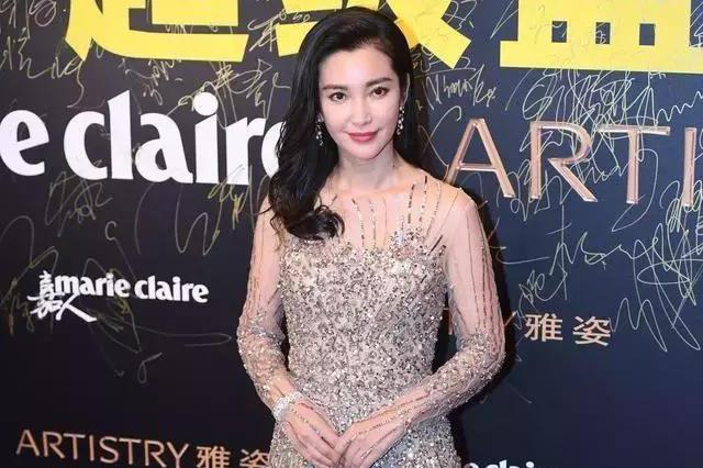 李冰冰真大胆，44岁还敢光着膀子，网友：我有这身材我也天天穿！|李冰冰|女神|身材_新浪新闻