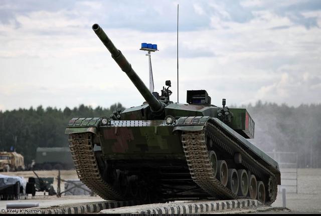 全球顶级坦克竞技演习场 中国96A出场惊艳 全面超越老师俄罗斯？|信息化|坦克|俄军_新浪新闻