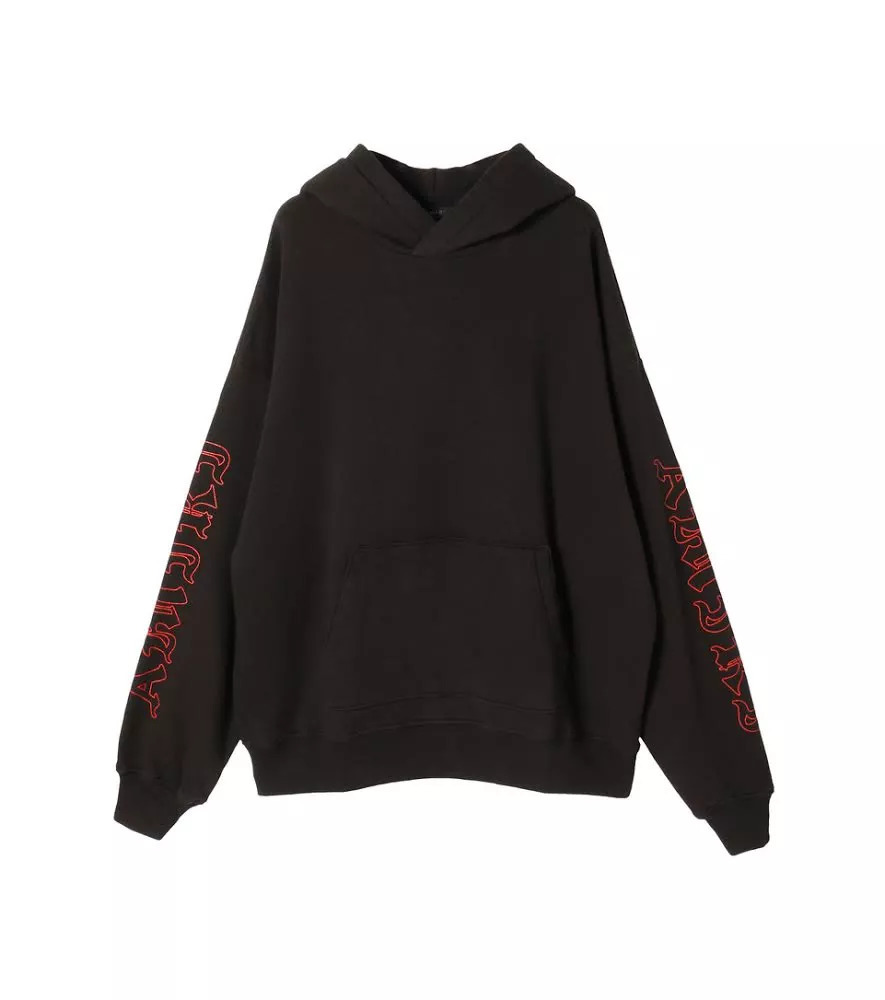 AMIRI 是由 Mike Amiri 一手成立的 LA 品牌