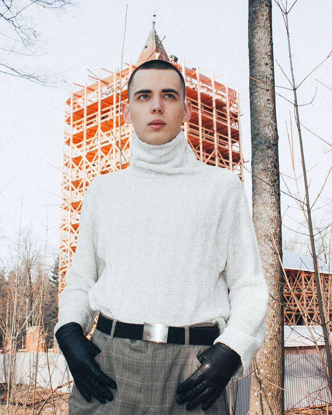 圣彼得堡的肖像俄罗斯摄影师 Dima Komarov 所捕捉到的青春和自