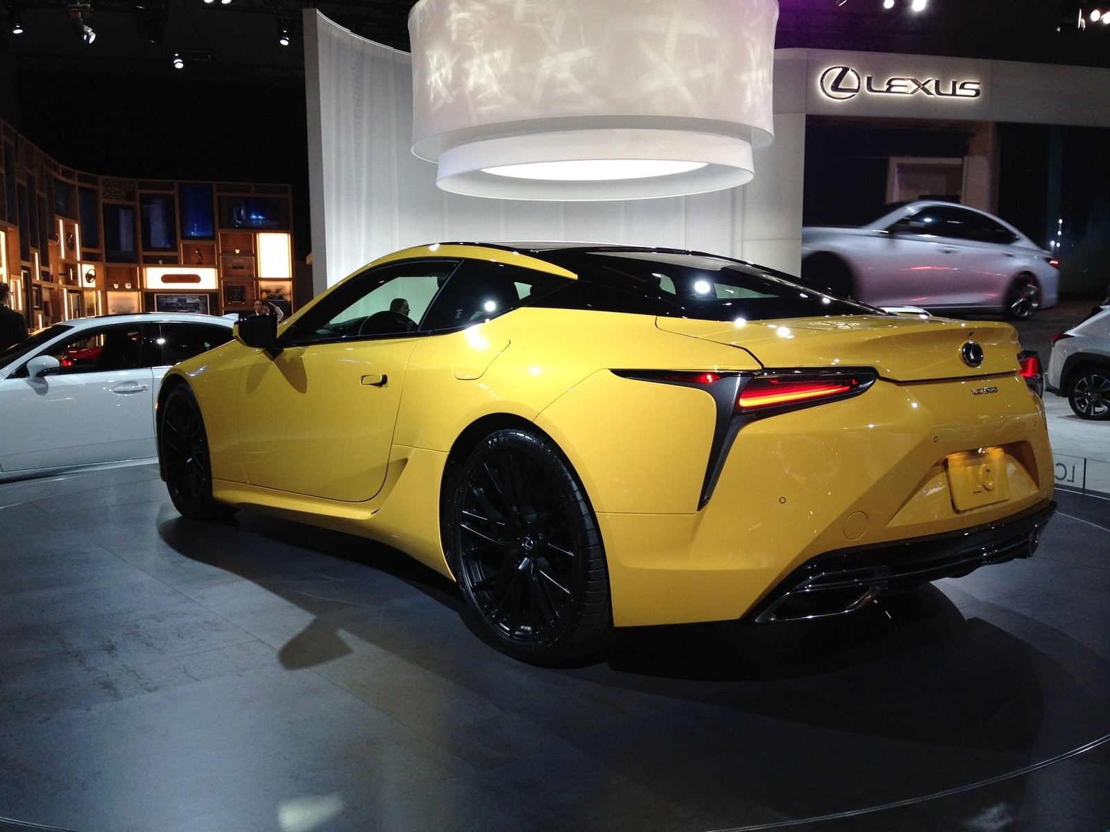 全新雷克萨斯LC500；在超跑里它绝对是个性能暴躁者-新浪汽车