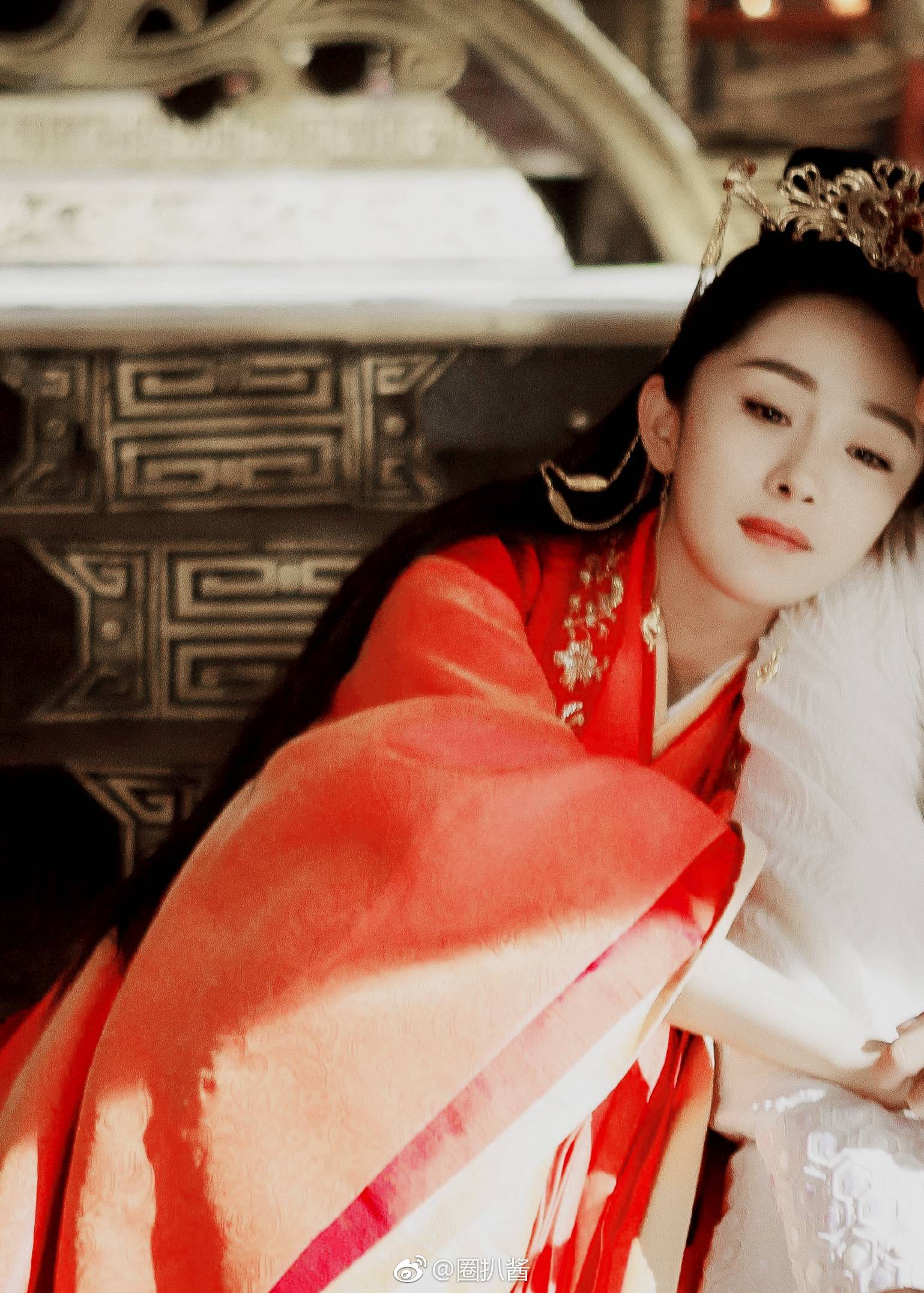 恭喜杨幂2012～2018年艺人新媒体指数top1|杨幂|艺人|新媒体_新浪新闻