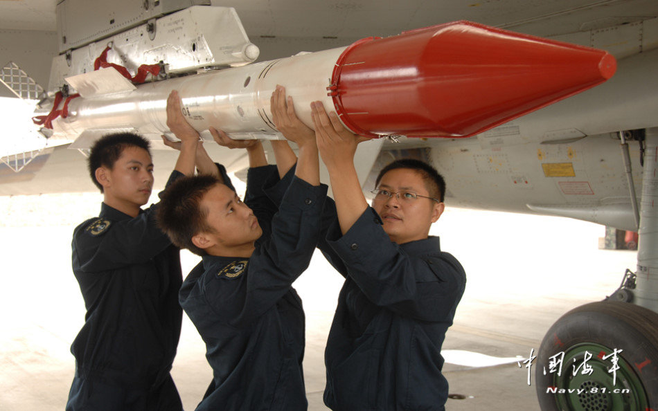 歼20开弹仓，一开始以为是PL12，经过网友指点，知道那是PL15|空空导弹|空战|超视距_新浪新闻