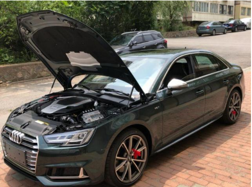 奥迪S4，3.0V6+8AT落地50W，哥特兰绿色车身回头率超高-新浪汽车