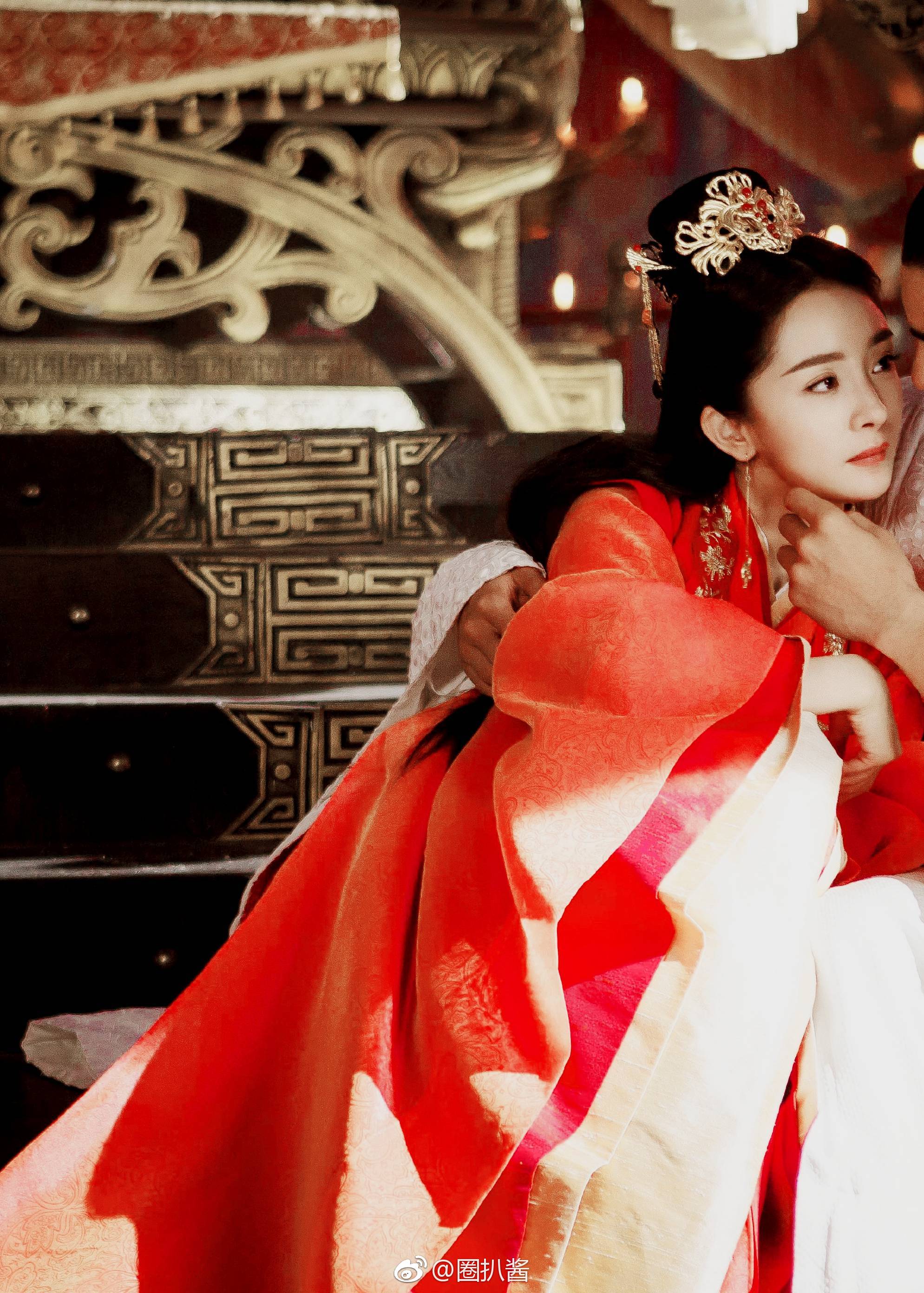 恭喜杨幂2012～2018年艺人新媒体指数top1|杨幂|艺人|新媒体_新浪新闻