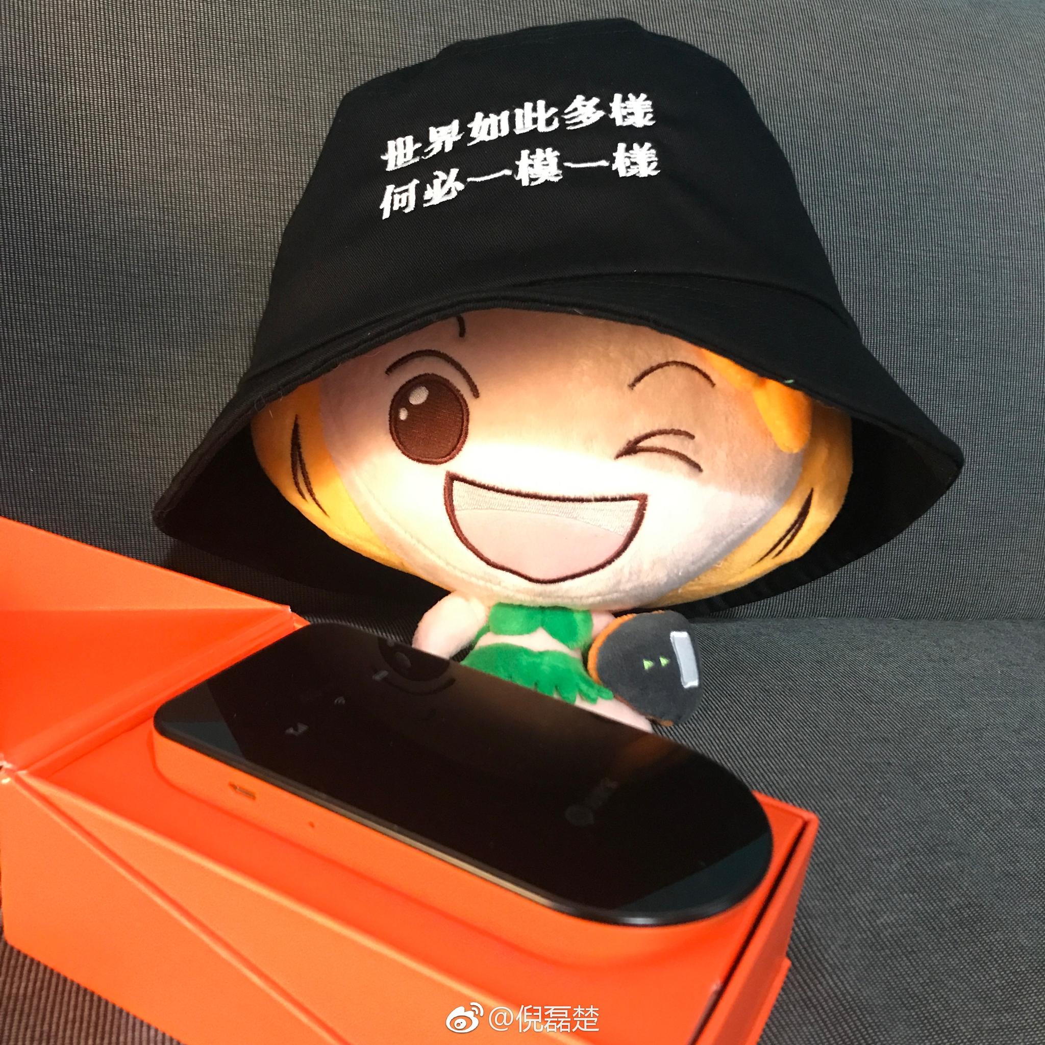 抽5个粉丝，分别送一套（水杯+护照夹+漫游宝单次免费体验充值卡）4|护照夹|充值卡|水杯_新浪新闻