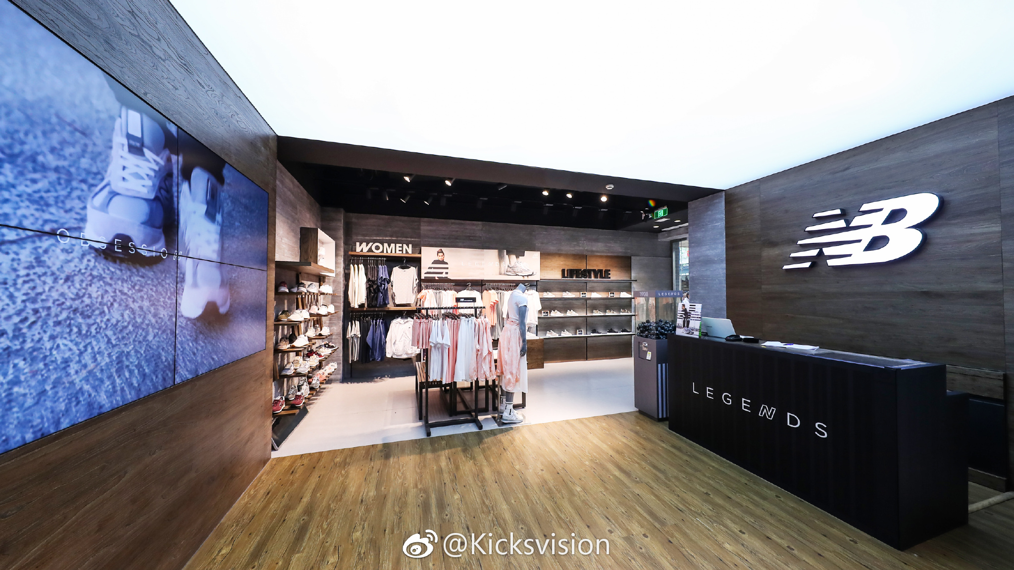 New Balance中国首家生活方式概念店终于在上海市南京西路958号盛大开