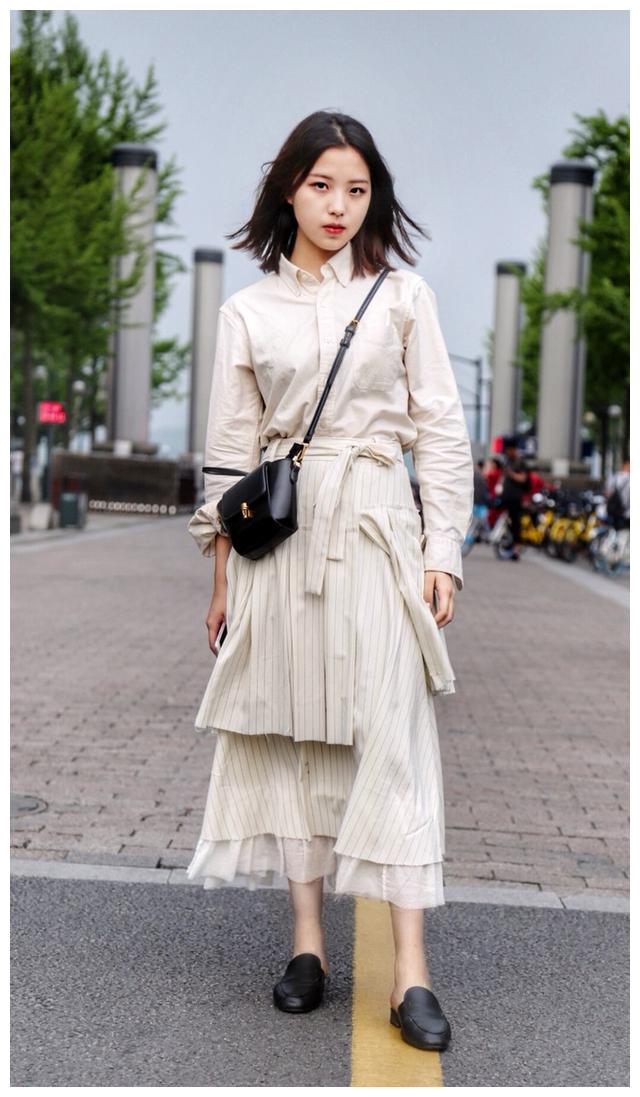 杭州街拍：穿衬衫半裙的姑娘超美超有气质|半裙|A字裙|街拍_新浪新闻