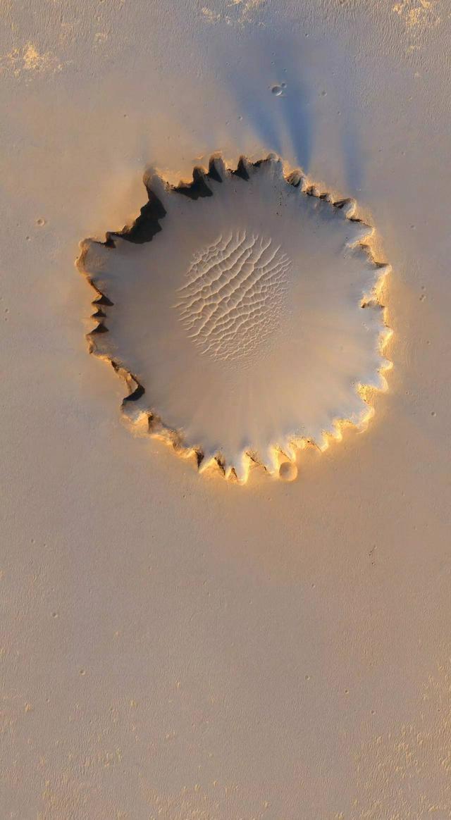 美国拍摄的火星表面照片分辨率到底有多高?|NASA|陨坑|火星表面_新浪新闻