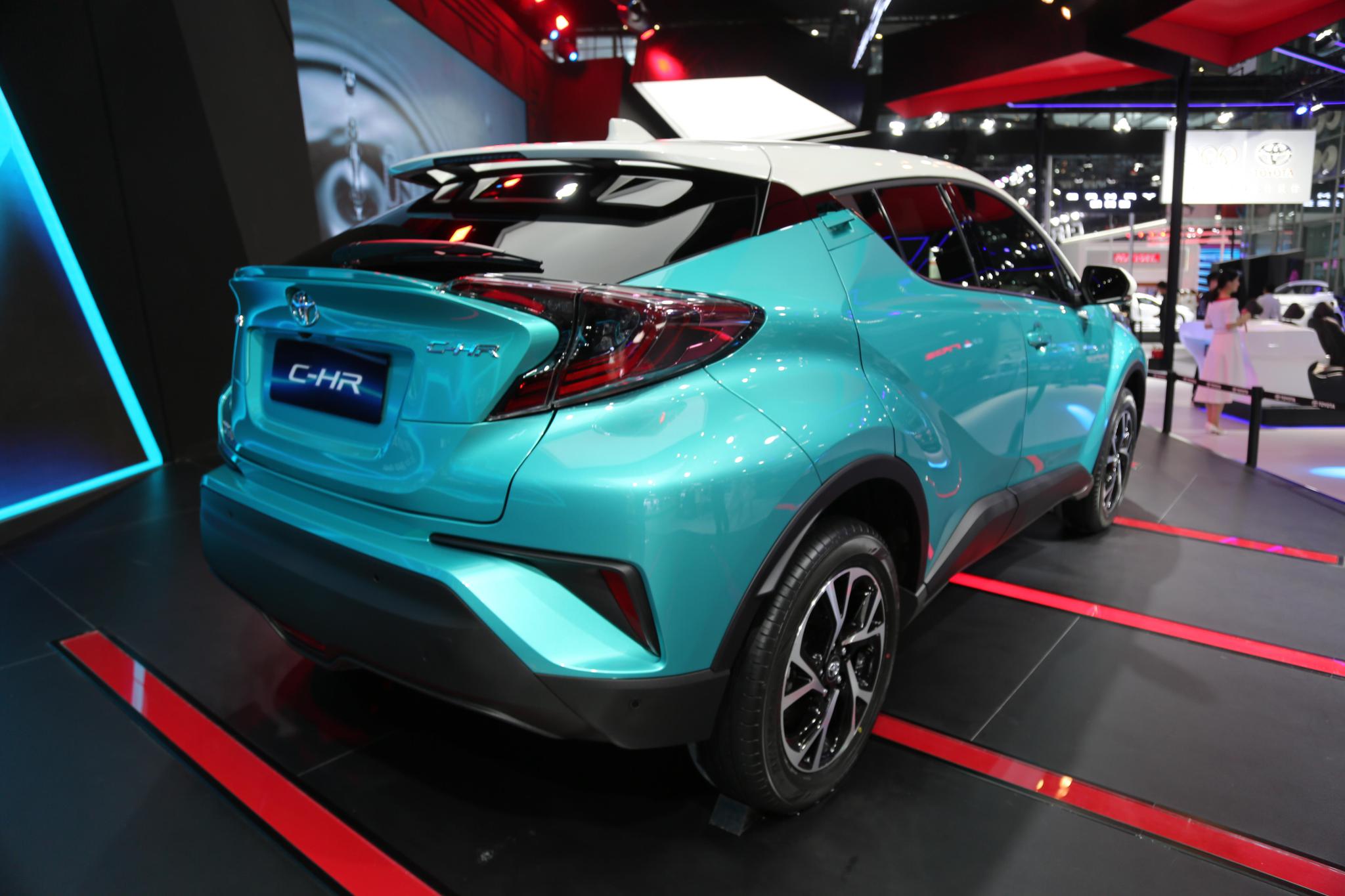 丰田TNGA丰巢概念首款SUV C-HR，2018深港澳车展实拍！-新浪汽车