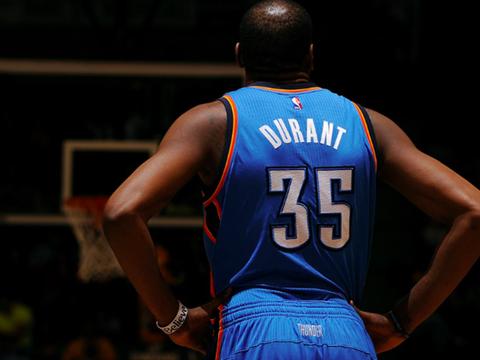 KD用35号原因揭秘，背后竟有一段感人往事，再打6年就退役！|杜兰特|往事|教练_新浪新闻