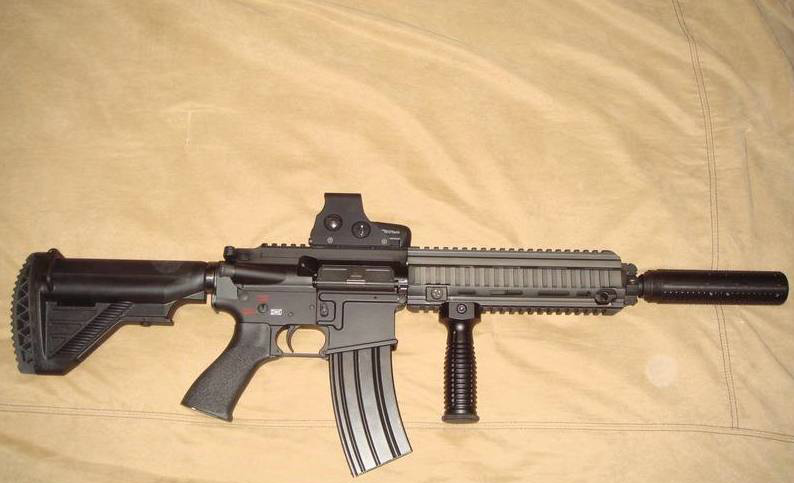 HK416的特点就在维持强大火力的同时，还能保持枪枝的稳定性|武器|枪枝|火力_新浪新闻