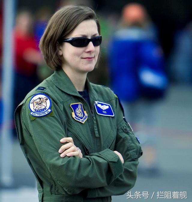 她是中校她是飞行员 她们是第四代隐身战斗机的女飞行员_新浪新闻