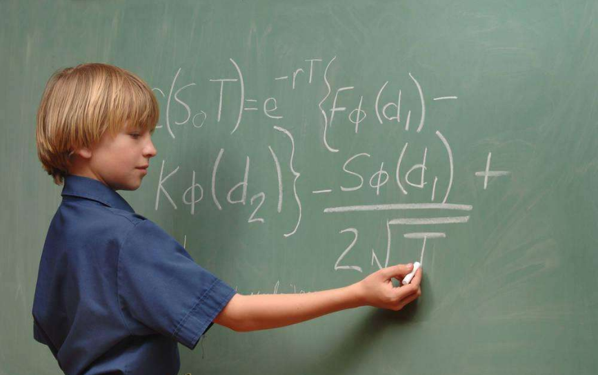 5岁女孩月入3万引争议，我们该如何投资孩子成才？__财经头条